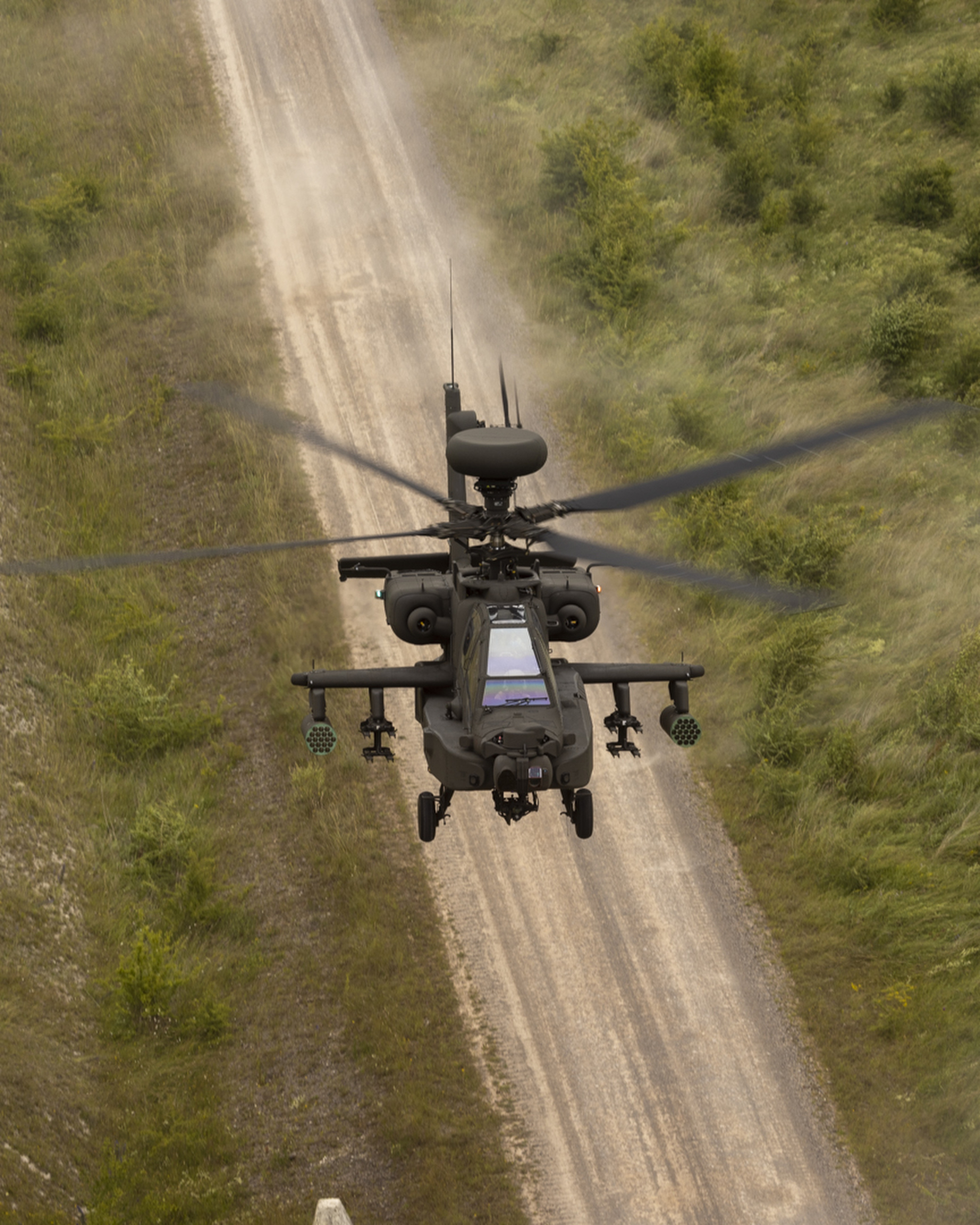 Middle Wallop’s trainee Army Pilots climb aboard the AH-64E | The ...
