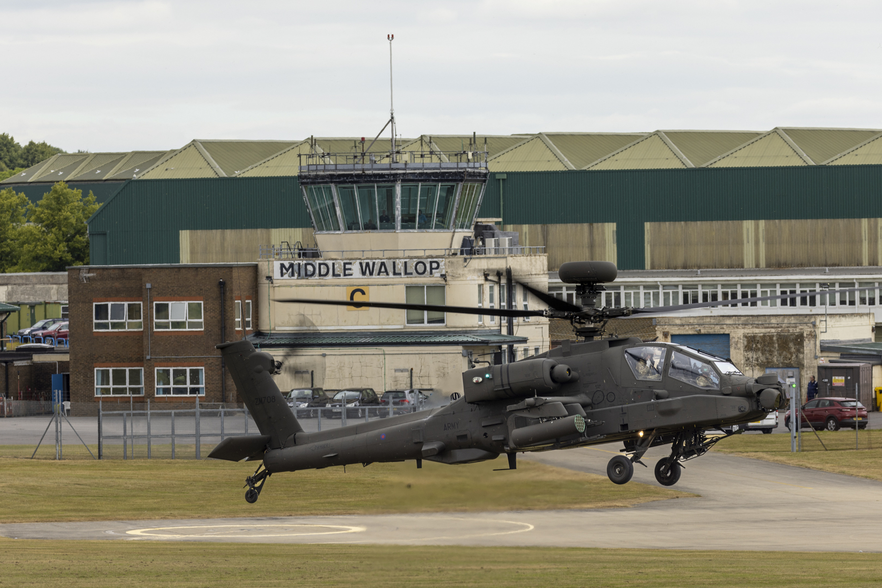 Middle Wallop’s trainee Army Pilots climb aboard the AH-64E | The ...