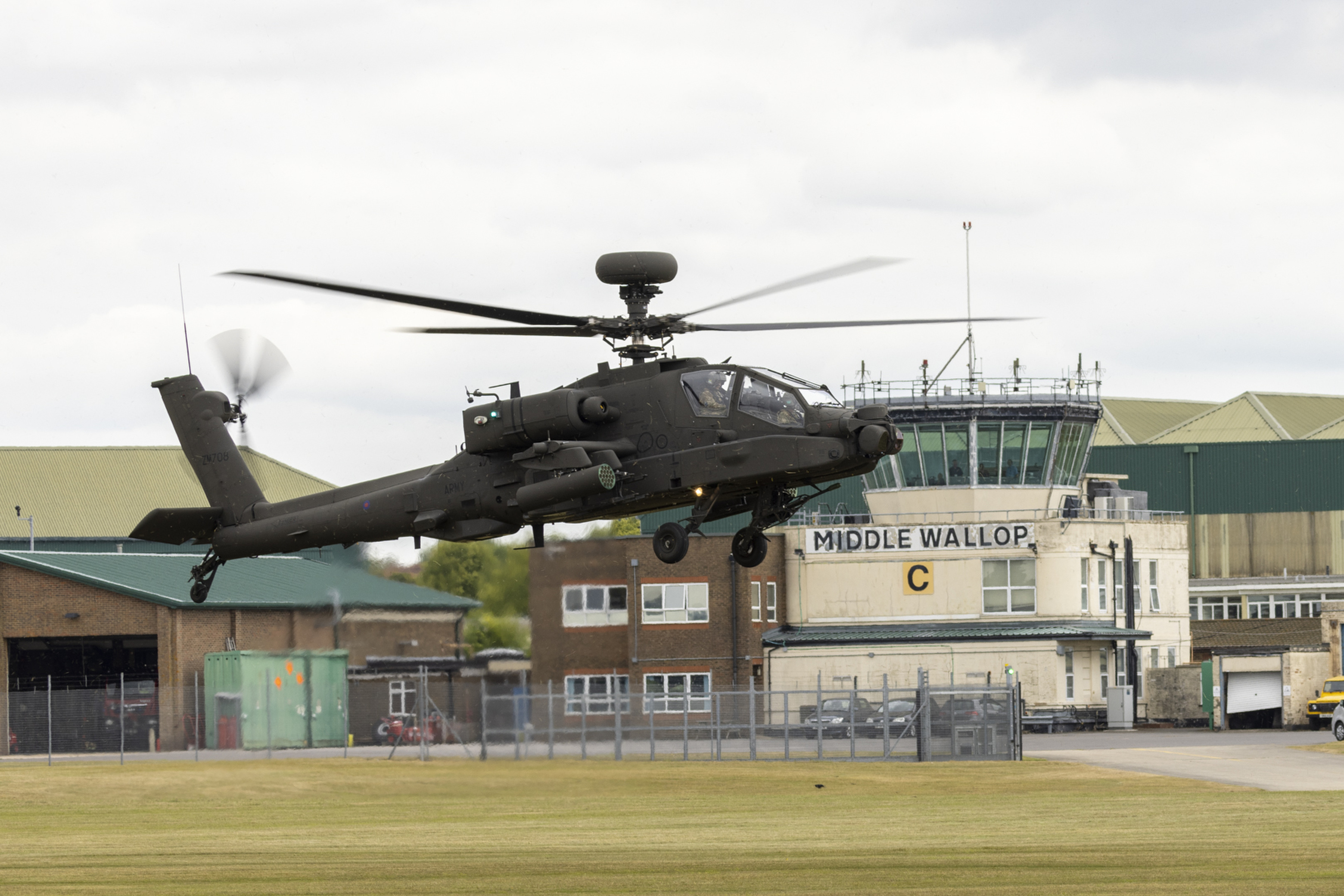 Middle Wallop’s trainee Army Pilots climb aboard the AH-64E | The ...