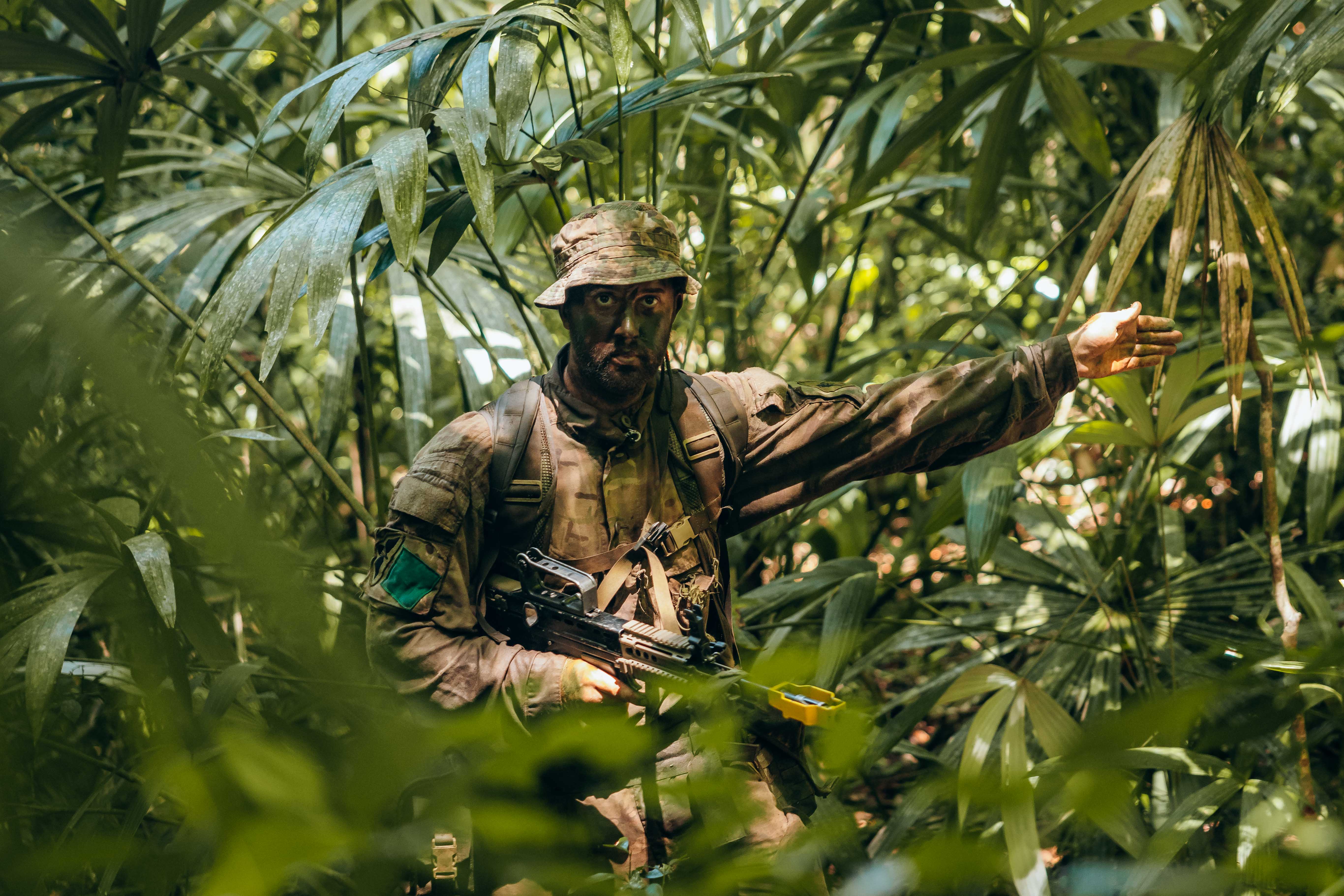 Paratroopers learn to fight in the jungle | British Army
