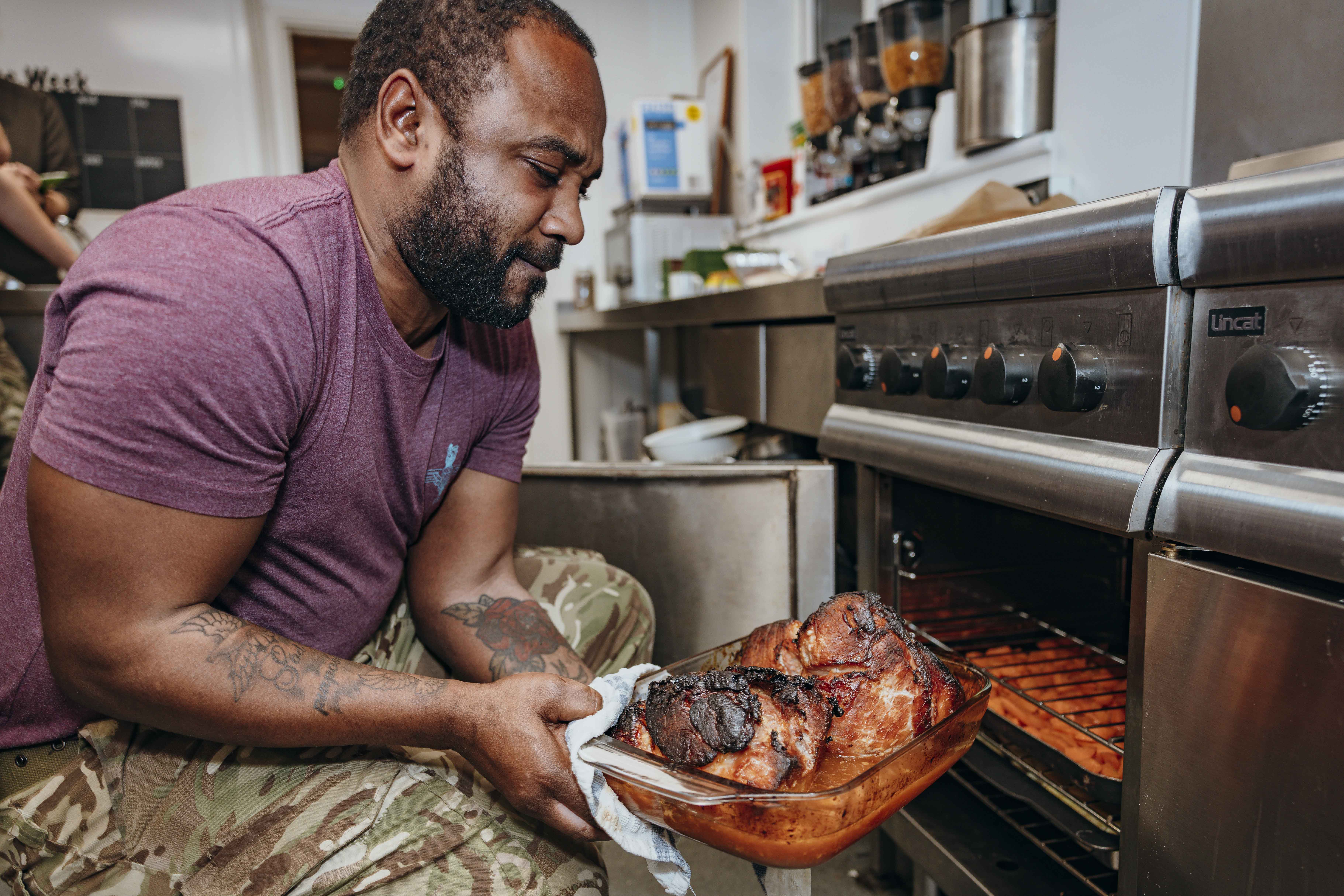 Army chefs help homeless in Colchester at Christmas | The British Army