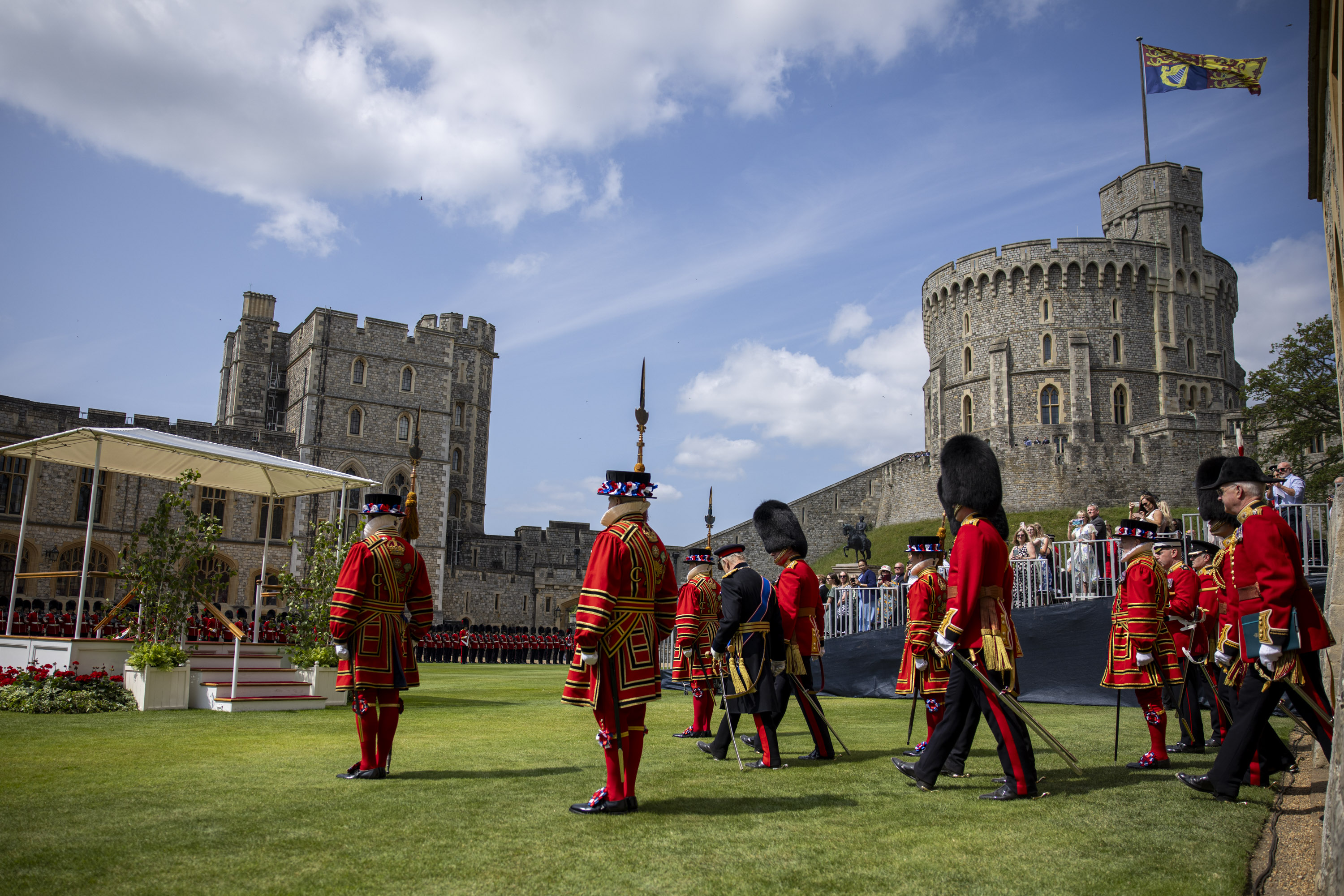The Coldstream Guards receive new Colours from His Majesty The King in ...